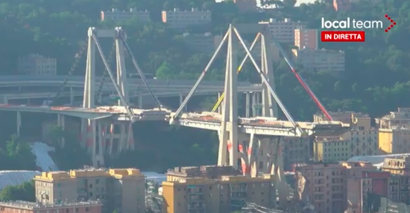 Ponte Morandi demolizione in diretta da Genova - video