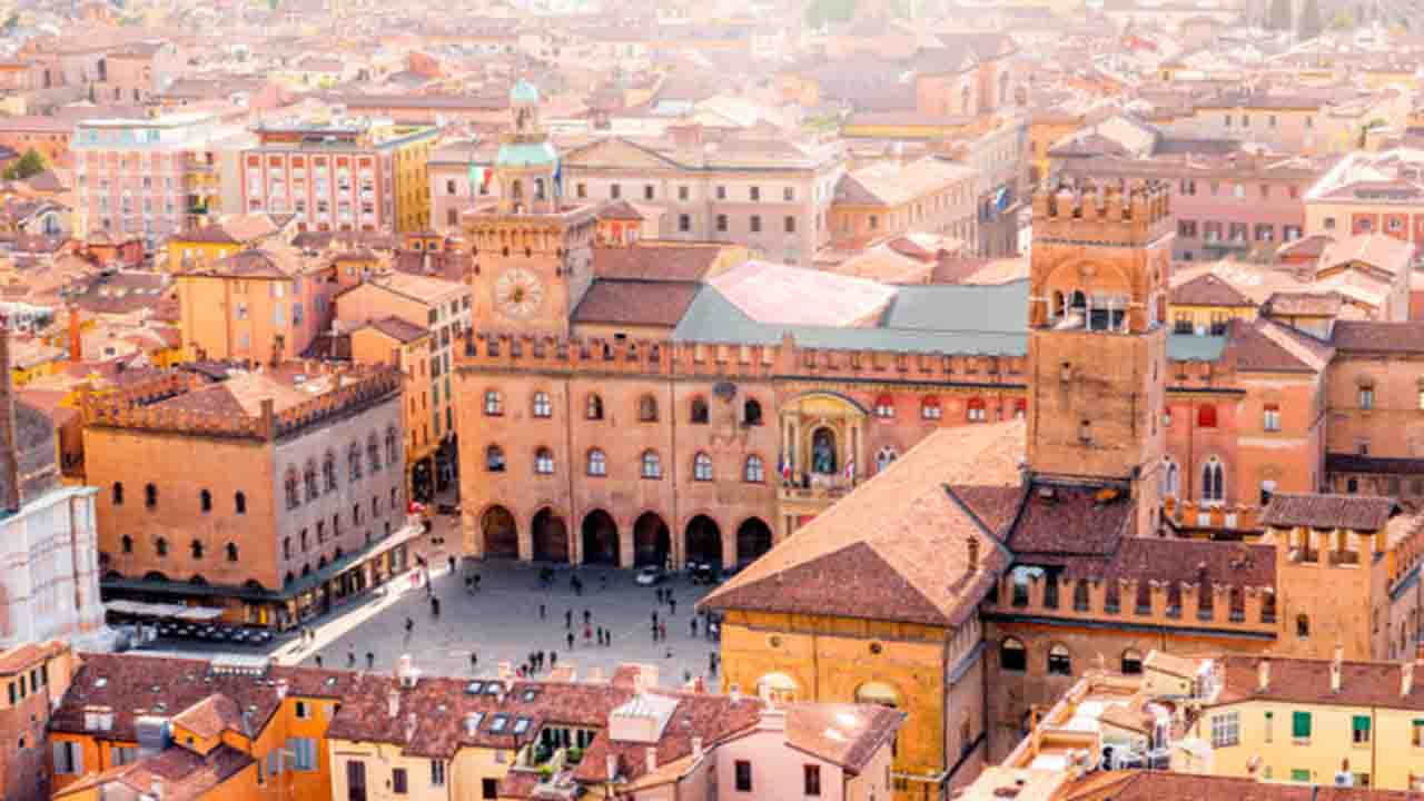 Meteo Bologna oggi lunedì 25 novembre: piogge e schiarite