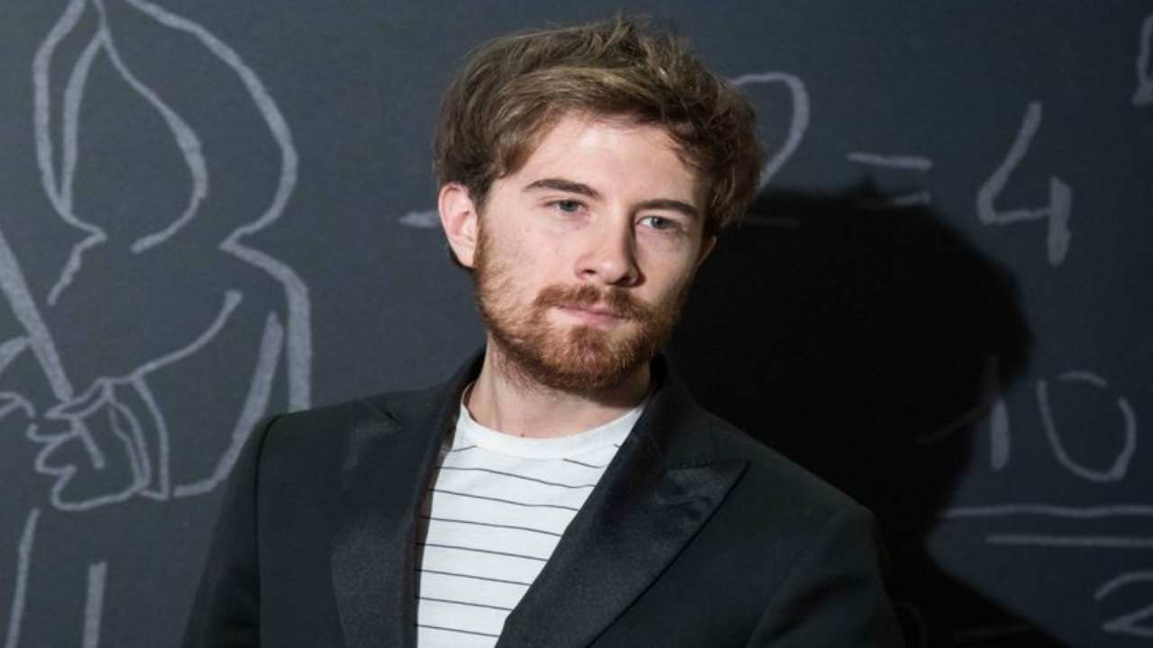 Francesco Sole mette a nudo Giulia Cavaglià | La foto fa scandalo