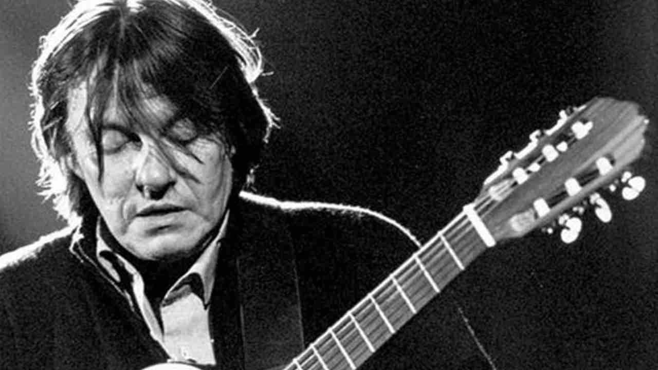 Fabrizio De Andrè chi era | carriera e vita privata del cantautore genovese