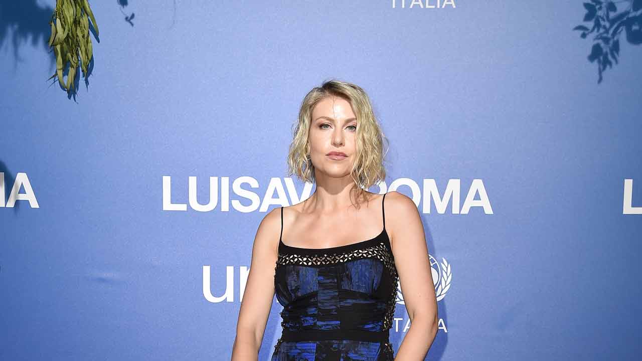 Barbara Berlusconi al mare con il fidanzato: bellissima in costume