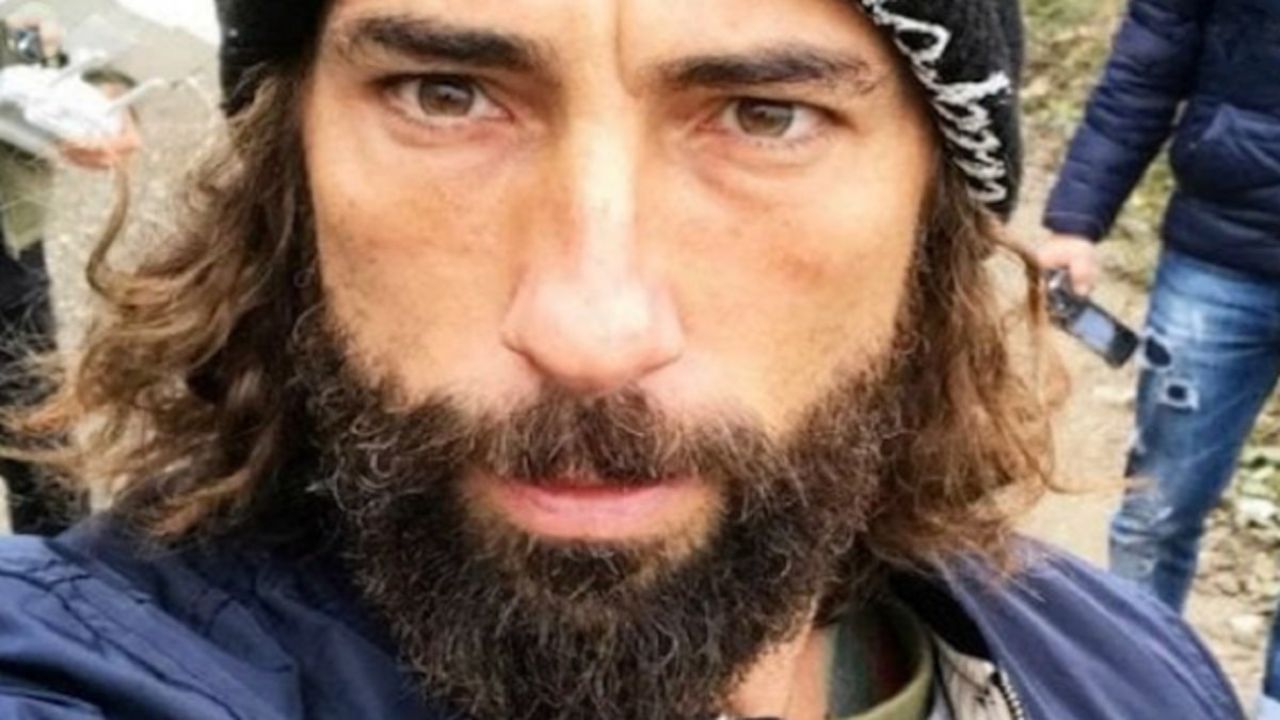 Striscia la notizia, brutale aggressione: pugni e insulti a Brumotti ... Striscia la notizia, brutale aggressione: pugni e insulti a Brumotti ...