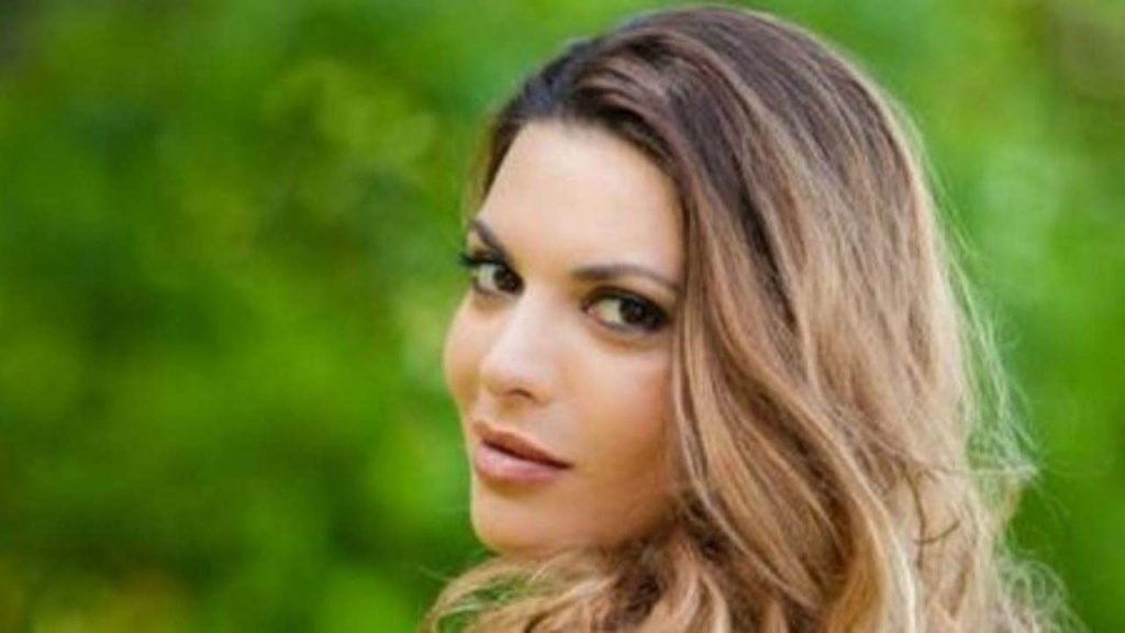 Un posto al sole, avete mai visto il fidanzato di Claudia Ruffo? Chi è FOTO