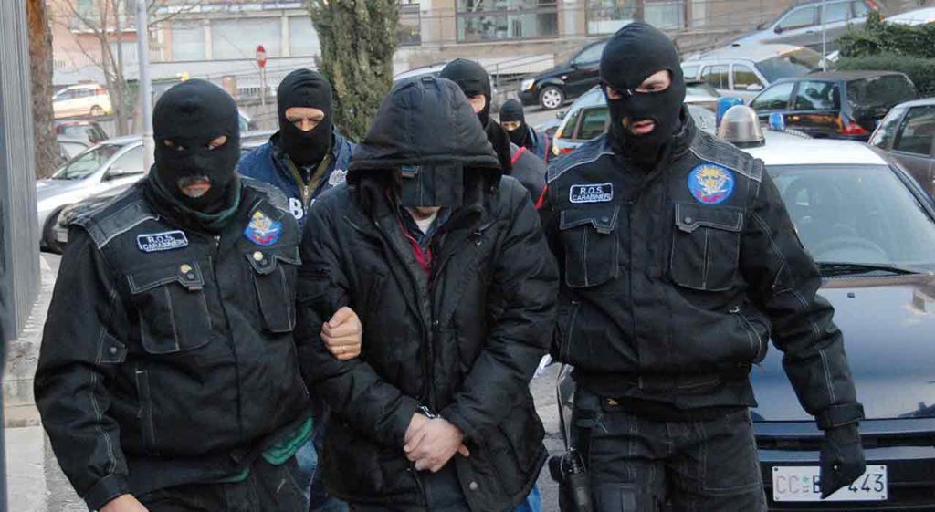 Mafia, blitz dei Ros contro Cosa nostra e Stidda: 22 fermi, il 23esimo ...