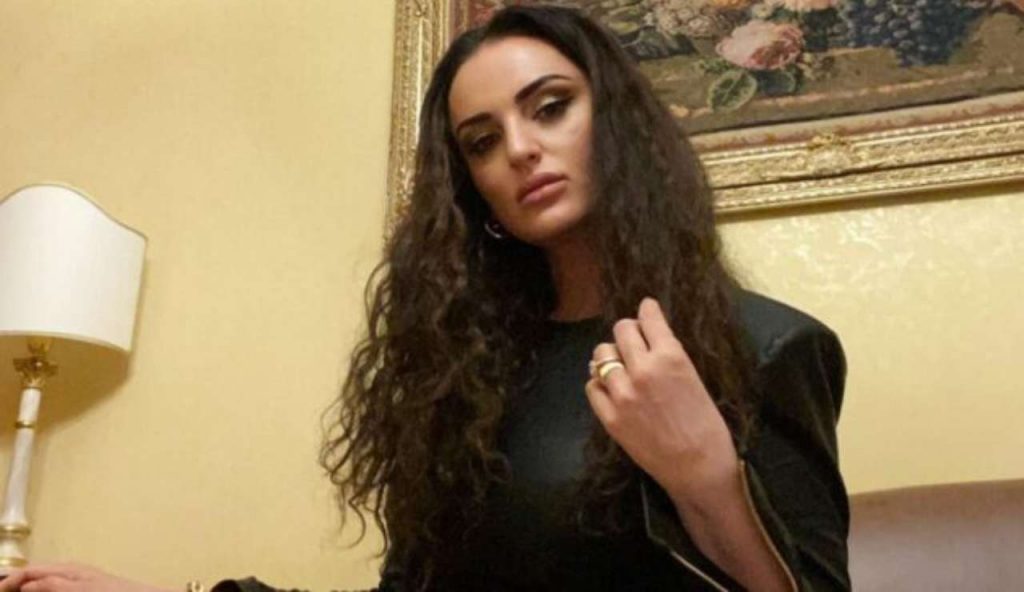 Arisa sempre più bella: come si è mostrata (in intimo) l'ex prof di ...