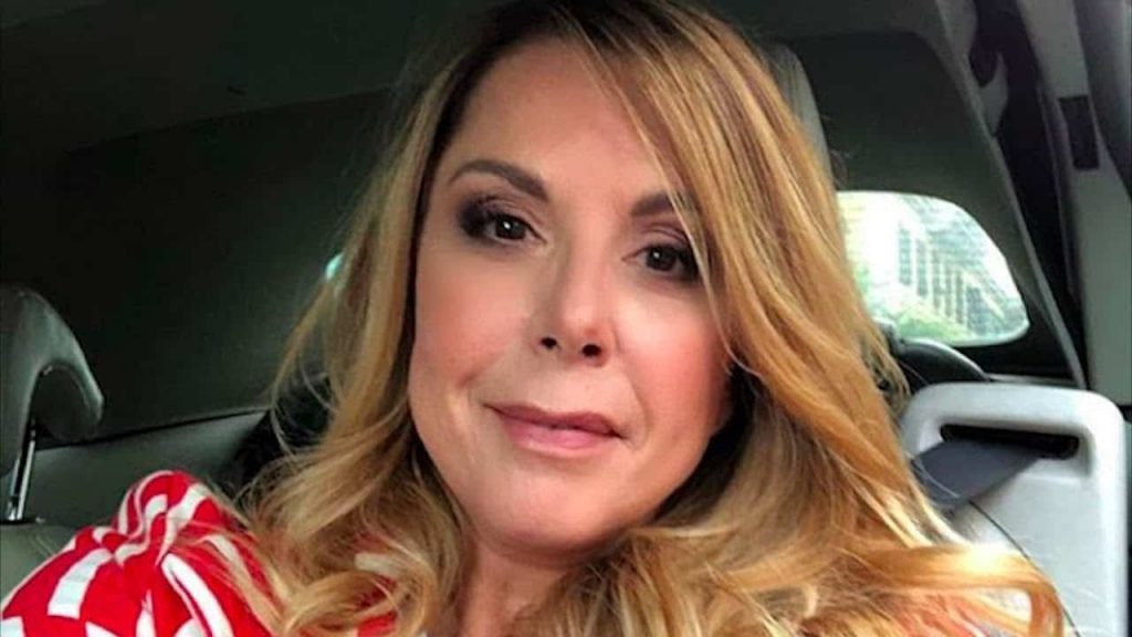 Anna Pettinelli bomba sexy al mare: il bikini della Prof di Amici ...