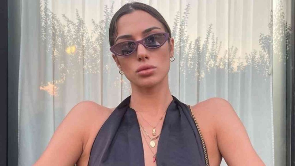 Soleil Sorge, gli scatti in micro bikini sono da infarto e l'influencer osa con lo zoom: "Lascia ...