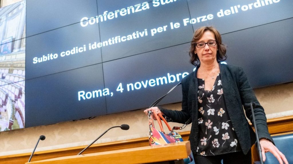 Ilaria Cucchi: "Numeri identificativi e bodycam agli agenti" [VIDEO]